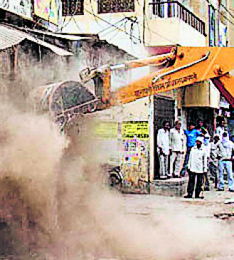 सड़क और फुटपाथ से अतिक्रमण का सफाया | Removal of encroachment from road ...